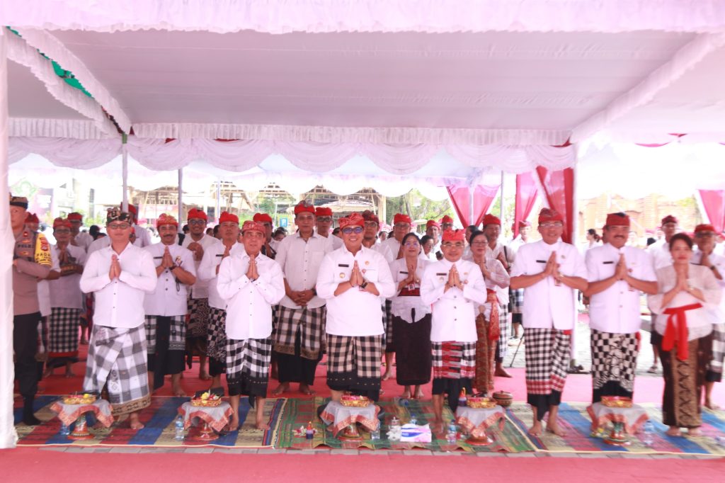 Jajaran Pemkab Tabanan Gelar Persembahyangan Tumpek Wariga di ...